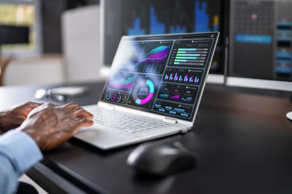 Ce este si cat castiga un data analyst? [2025] - SDA Romania
