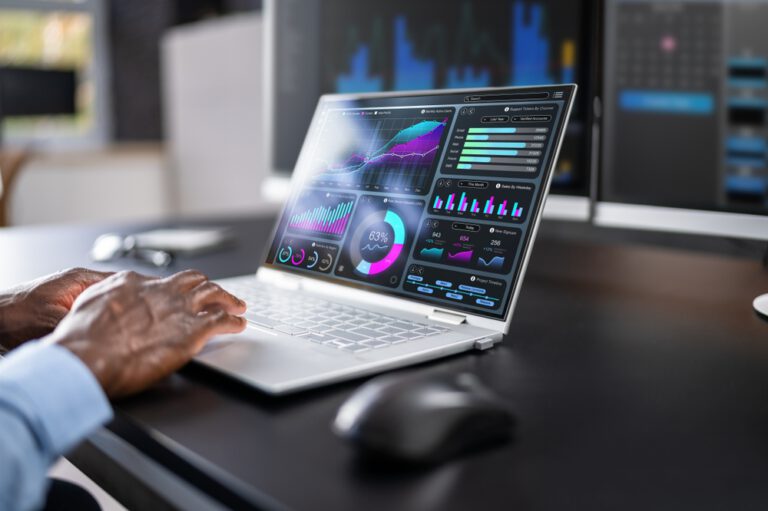 Ce este si cat castiga un data analyst? [2025] - SDA Romania